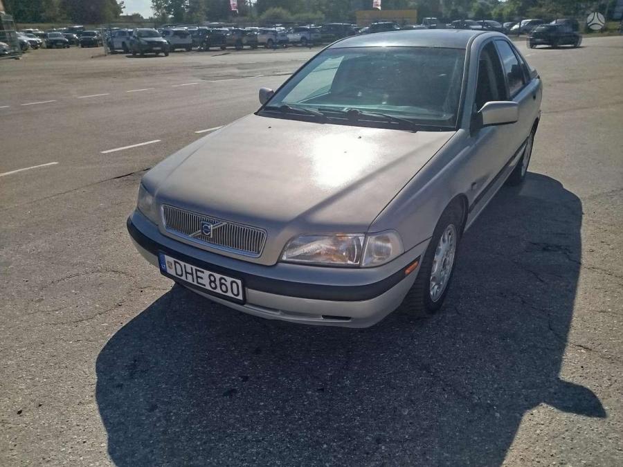 Grey Volvo S40 1998 in Panevezys, with an engine capacity of 1.95 L and mileage of 312 thousand km for 450 €, photo 3 on AUTOMOTO.COM.LV