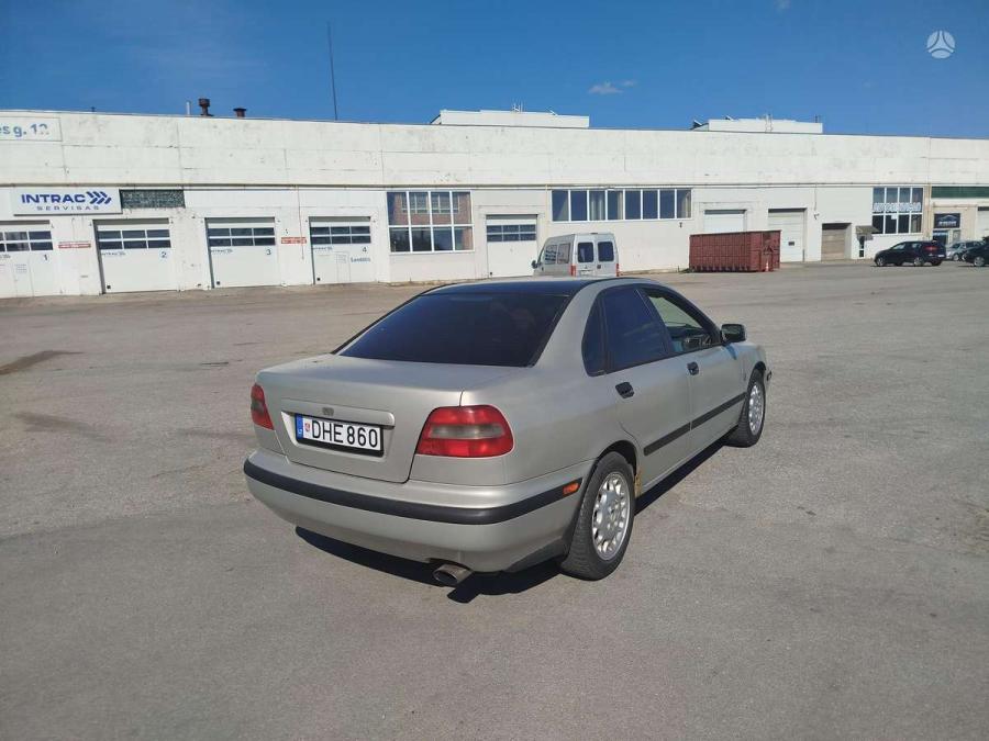 Grey Volvo S40 1998 in Panevezys, with an engine capacity of 1.95 L and mileage of 312 thousand km for 450 €, photo 5 on AUTOMOTO.COM.LV