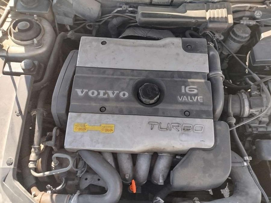 Grey Volvo S40 1998 in Panevezys, with an engine capacity of 1.95 L and mileage of 312 thousand km for 450 €, photo 7 on AUTOMOTO.COM.LV
