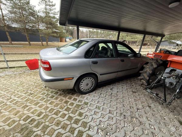 Pelēks Volvo S40 2000 Plungė, ar dzinēja tilpumu 0.00 L un nobraukumu 120 tūkst. km par 1200 €, foto 2 vietnē AUTOMOTO.COM.LV