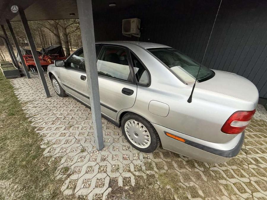 Grey Volvo S40 2000 in Plunge, with an engine capacity of 0.00 L and mileage of 120 thousand km for 1200 €, photo 4 on AUTOMOTO.COM.LV