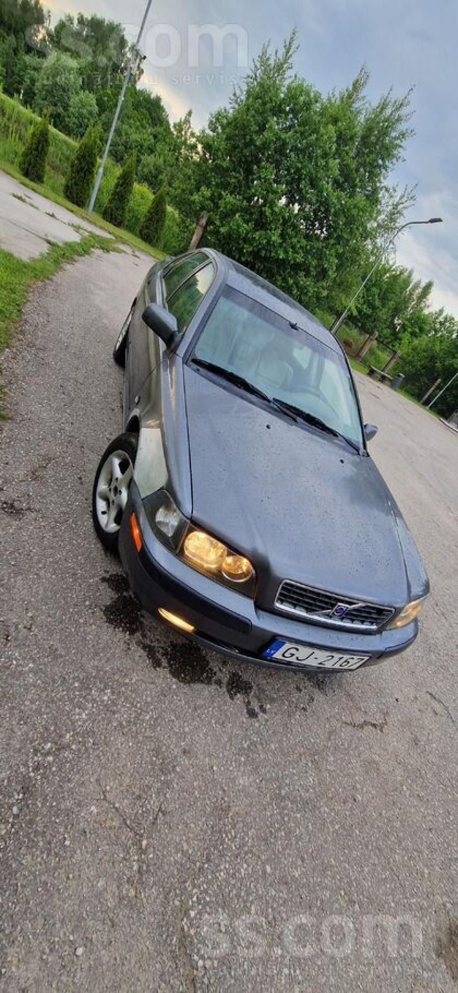 Grey Volvo S40 2003 in Valmiera, with an engine capacity of 1.80 L and mileage of 311 thousand km for 450 €, photo 4 on AUTOMOTO.COM.LV