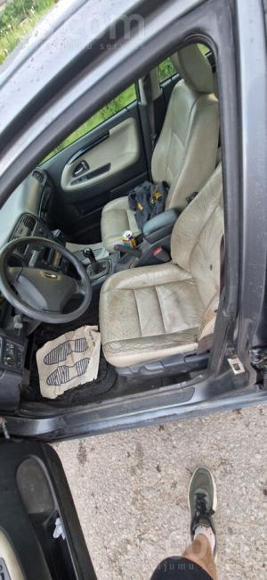 Grey Volvo S40 2003 in Valmiera, with an engine capacity of 1.80 L and mileage of 311 thousand km for 450 €, photo 9 on AUTOMOTO.COM.LV