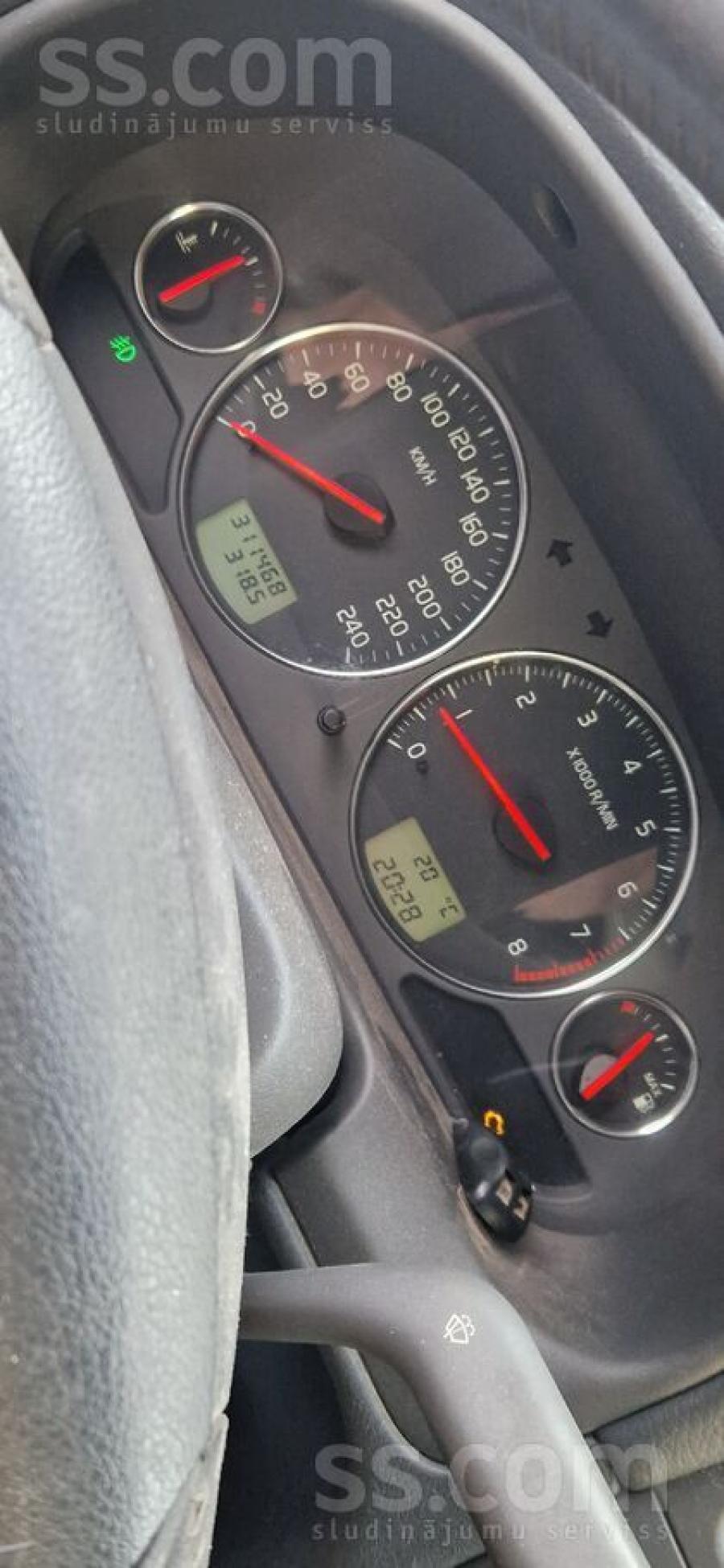 Grey Volvo S40 2003 in Valmiera, with an engine capacity of 1.80 L and mileage of 311 thousand km for 450 €, photo 10 on AUTOMOTO.COM.LV