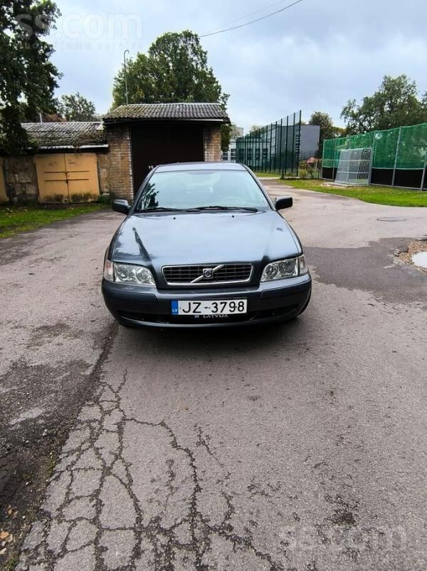 Grey Volvo S40 2003 in Riga, with an engine capacity of 1.90 L and mileage of 273 thousand km for 700 €, photo 1 on AUTOMOTO.COM.LV
