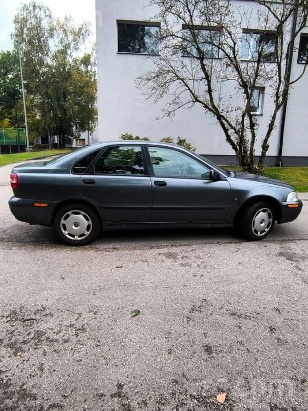 Grey Volvo S40 2003 in Riga, with an engine capacity of 1.90 L and mileage of 273 thousand km for 700 €, photo 2 on AUTOMOTO.COM.LV