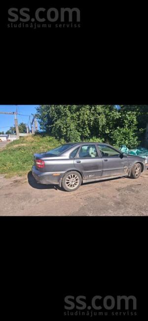 Grey Volvo S40 2003 in Riga, with an engine capacity of 1.80 L and mileage of 280 thousand km for 500 €, photo 3 on AUTOMOTO.COM.LV