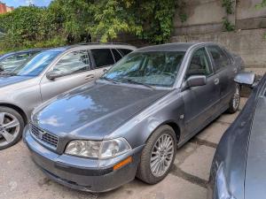 Grey Volvo S40 2003 in Vilnius, with an engine capacity of 1.87 L and mileage of 266 thousand km for 460 €, photo  on AUTOMOTO.COM.LV