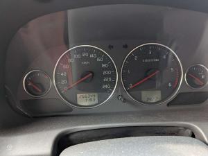 Grey Volvo S40 2003 in Vilnius, with an engine capacity of 1.87 L and mileage of 266 thousand km for 460 €, photo 3 on AUTOMOTO.COM.LV