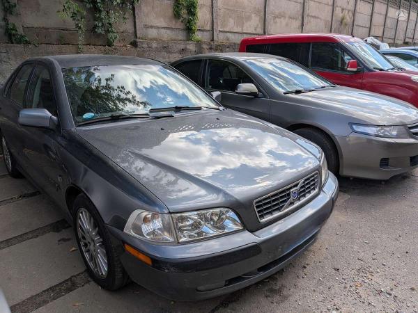 Grey Volvo S40 2003 in Vilnius, with an engine capacity of 1.87 L and mileage of 266 thousand km for 460 €, photo 5 on AUTOMOTO.COM.LV