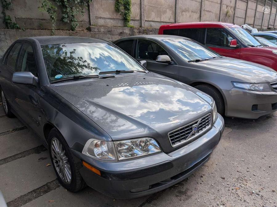 Grey Volvo S40 2003 in Vilnius, with an engine capacity of 1.87 L and mileage of 266 thousand km for 460 €, photo 5 on AUTOMOTO.COM.LV