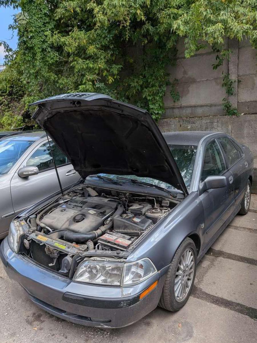 Grey Volvo S40 2003 in Vilnius, with an engine capacity of 1.87 L and mileage of 266 thousand km for 460 €, photo 6 on AUTOMOTO.COM.LV