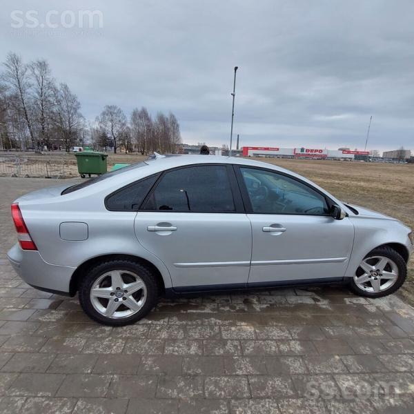 Grey Volvo S40 2004 in Jekabpils, with an engine capacity of 2.00 L and mileage of 333 thousand km for 400 €, photo 1 on AUTOMOTO.COM.LV