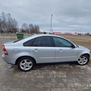 Pelēks Volvo S40 2004 Jēkabpils, ar dzinēja tilpumu 2.00 L un nobraukumu 333 tūkst. km par 400 €, foto 1 vietnē AUTOMOTO.COM.LV
