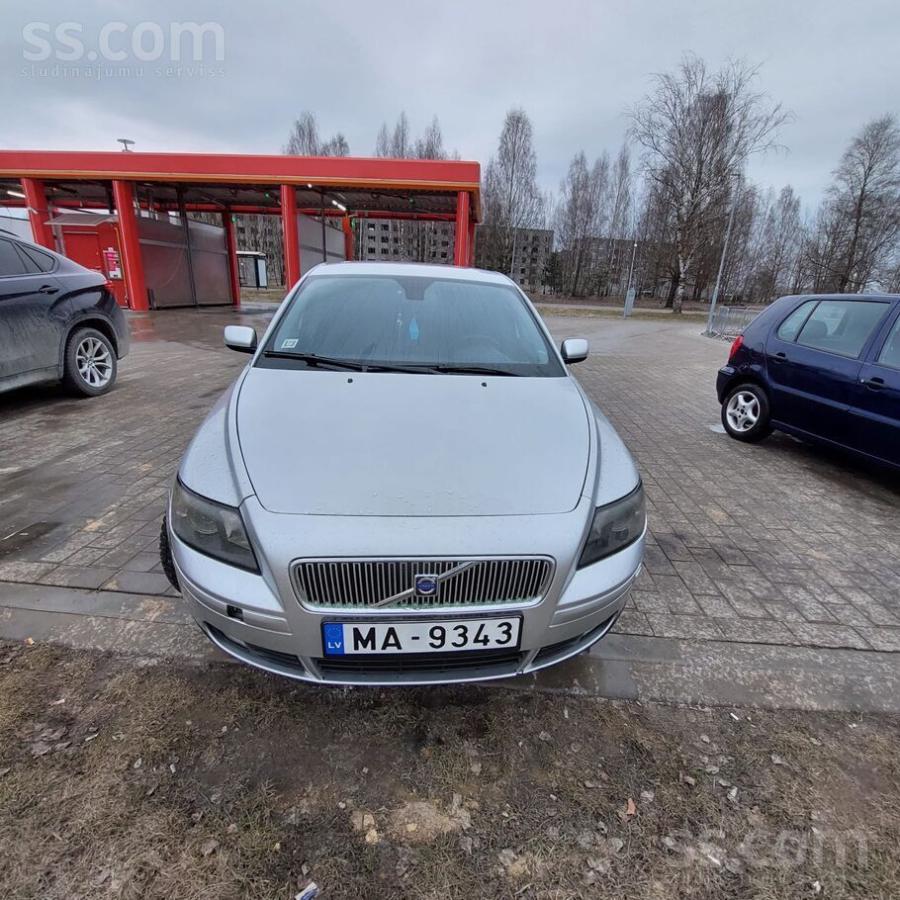 Pelēks Volvo S40 2004 Jēkabpils, ar dzinēja tilpumu 2.00 L un nobraukumu 333 tūkst. km par 400 €, foto 4 vietnē AUTOMOTO.COM.LV