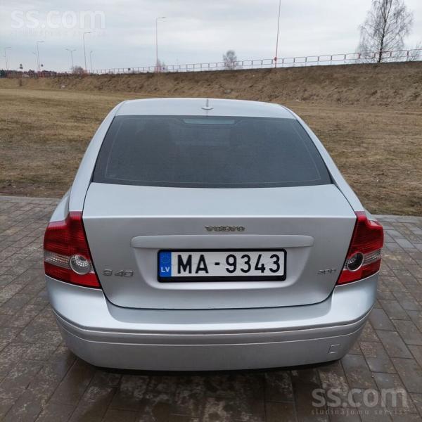 Grey Volvo S40 2004 in Jekabpils, with an engine capacity of 2.00 L and mileage of 333 thousand km for 400 €, photo 5 on AUTOMOTO.COM.LV