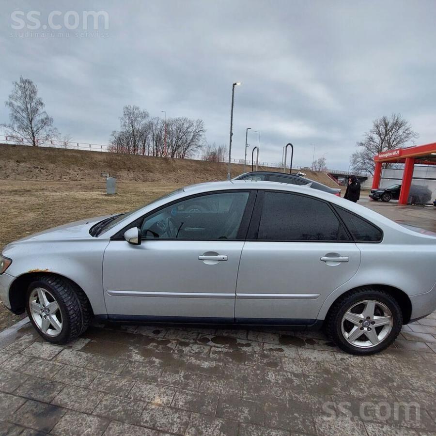 Pelēks Volvo S40 2004 Jēkabpils, ar dzinēja tilpumu 2.00 L un nobraukumu 333 tūkst. km par 400 €, foto 6 vietnē AUTOMOTO.COM.LV