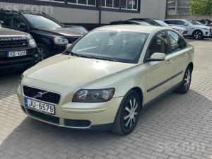 Pelēks Volvo S40 2004 Rīga, ar dzinēja tilpumu 2.00 L un nobraukumu 0 tūkst. km par 3000 €, foto 1 vietnē AUTOMOTO.COM.LV