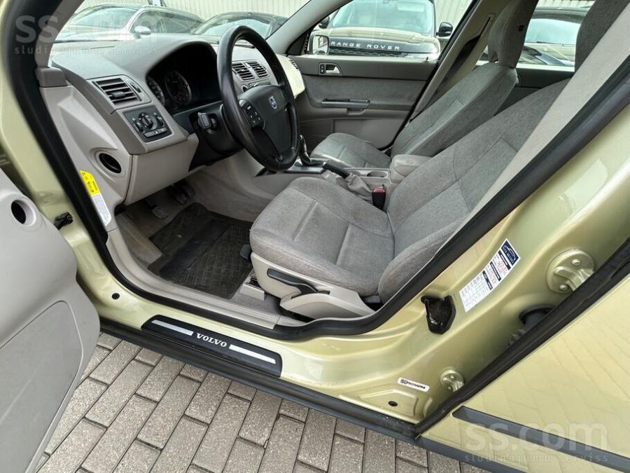 Pelēks Volvo S40 2004 Rīga, ar dzinēja tilpumu 2.00 L un nobraukumu 0 tūkst. km par 3000 €, foto 5 vietnē AUTOMOTO.COM.LV