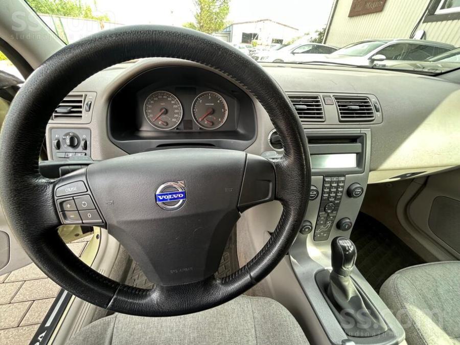 Pelēks Volvo S40 2004 Rīga, ar dzinēja tilpumu 2.00 L un nobraukumu 0 tūkst. km par 3000 €, foto 9 vietnē AUTOMOTO.COM.LV
