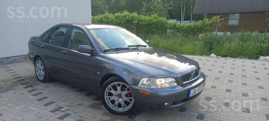 Pelēks Volvo S40 2004 Rīga, ar dzinēja tilpumu 1.80 L un nobraukumu 219 tūkst. km par 1750 €, foto 4 vietnē AUTOMOTO.COM.LV