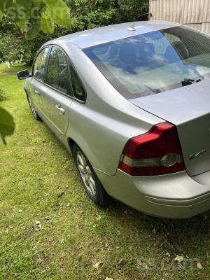Pelēks Volvo S40 2004 Gulbene, ar dzinēja tilpumu 2.00 L un nobraukumu 350 tūkst. km par 1500 €, foto 2 vietnē AUTOMOTO.COM.LV