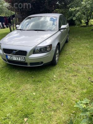 Pelēks Volvo S40 2004 Gulbene, ar dzinēja tilpumu 2.00 L un nobraukumu 350 tūkst. km par 1500 €, foto 3 vietnē AUTOMOTO.COM.LV