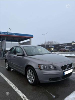 Grey Volvo S40 2004 in Vilnius, with an engine capacity of 2.44 L and mileage of 290 thousand km for 2350 €, photo  on AUTOMOTO.COM.LV