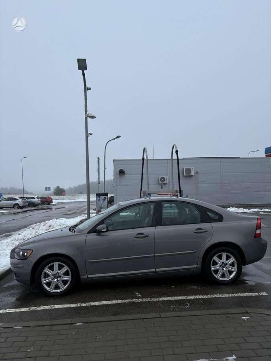 Grey Volvo S40 2004 in Vilnius, with an engine capacity of 2.44 L and mileage of 290 thousand km for 2350 €, photo 2 on AUTOMOTO.COM.LV