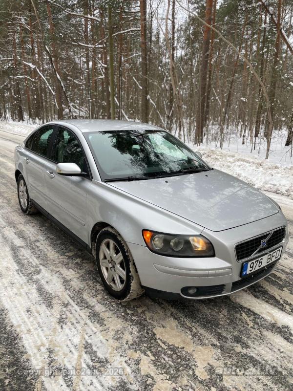 Grey Volvo S40 2004 in Tallinn, with an engine capacity of 2.00 L and mileage of 330 thousand km for 1600 €, photo 1 on AUTOMOTO.COM.LV