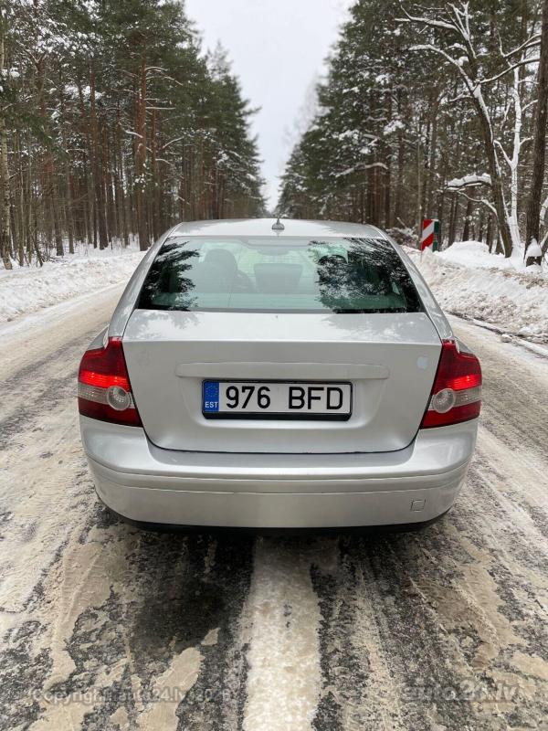 Grey Volvo S40 2004 in Tallinn, with an engine capacity of 2.00 L and mileage of 330 thousand km for 1600 €, photo 5 on AUTOMOTO.COM.LV