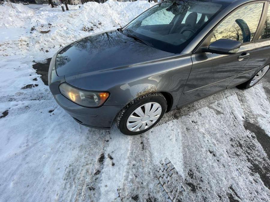 Grey Volvo S40 2004 in Kaunas, with an engine capacity of 2.00 L and mileage of 326 thousand km for 1600 €, photo 2 on AUTOMOTO.COM.LV