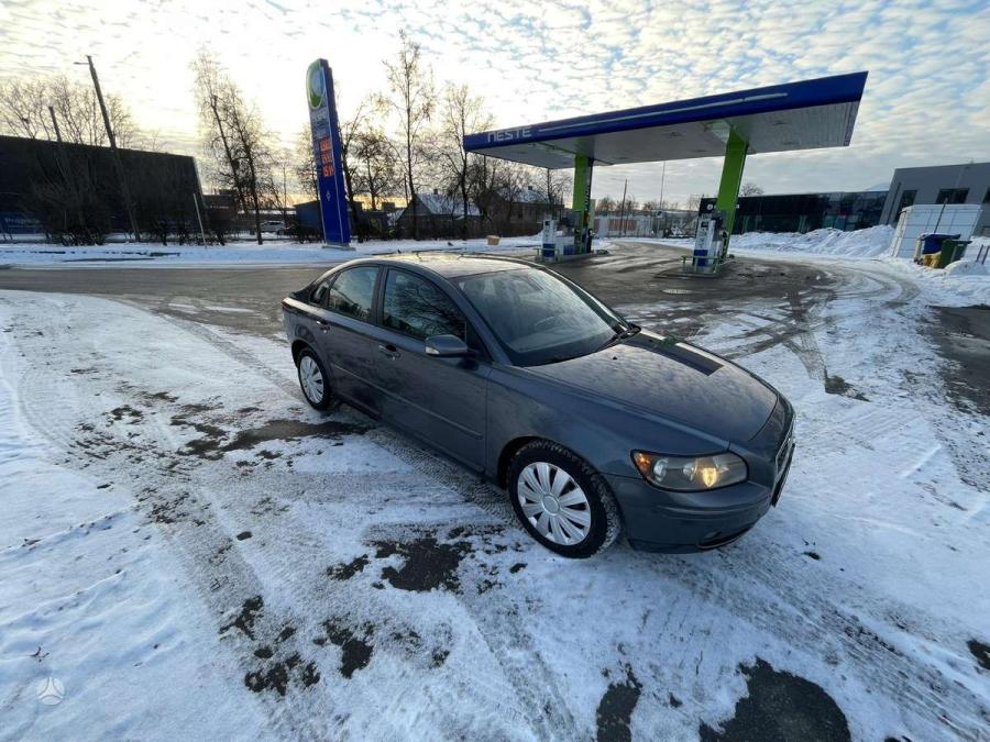 Grey Volvo S40 2004 in Kaunas, with an engine capacity of 2.00 L and mileage of 326 thousand km for 1600 €, photo 4 on AUTOMOTO.COM.LV