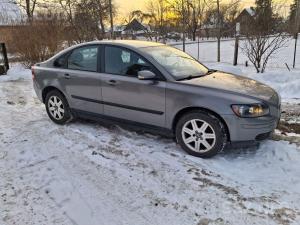 Pelēks Volvo S40 2004 Kuldīga, ar dzinēja tilpumu 2.00 L un nobraukumu 342 tūkst. km par 1700 €, foto  vietnē AUTOMOTO.COM.LV