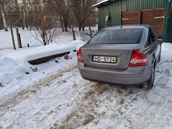 Pelēks Volvo S40 2004 Kuldīga, ar dzinēja tilpumu 2.00 L un nobraukumu 342 tūkst. km par 1700 €, foto 4 vietnē AUTOMOTO.COM.LV