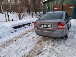 Grey Volvo S40 2004 in Kuldiga, with an engine capacity of 2.00 L and mileage of 342 thousand km for 1700 €, photo 4 on AUTOMOTO.COM.LV