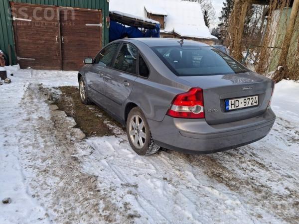Pelēks Volvo S40 2004 Kuldīga, ar dzinēja tilpumu 2.00 L un nobraukumu 342 tūkst. km par 1700 €, foto 5 vietnē AUTOMOTO.COM.LV