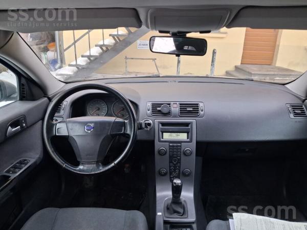 Pelēks Volvo S40 2004 Kuldīga, ar dzinēja tilpumu 2.00 L un nobraukumu 342 tūkst. km par 1700 €, foto 6 vietnē AUTOMOTO.COM.LV