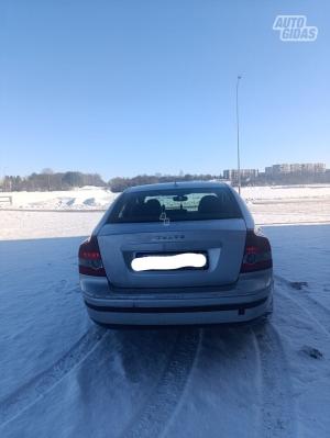 Pelēks Volvo S40 2004 Viļņa, ar dzinēja tilpumu 2.00 L un nobraukumu 320 tūkst. km par 1300 €, foto 2 vietnē AUTOMOTO.COM.LV