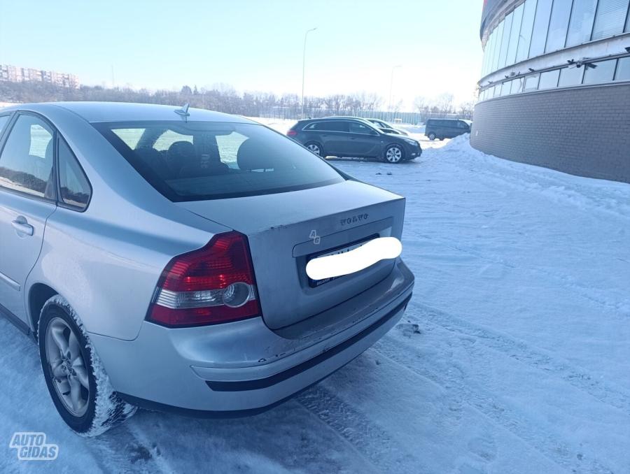 Pelēks Volvo S40 2004 Viļņa, ar dzinēja tilpumu 2.00 L un nobraukumu 320 tūkst. km par 1300 €, foto 3 vietnē AUTOMOTO.COM.LV