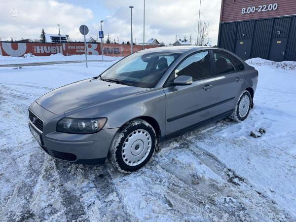 Pelēks Volvo S40 2004 Kauņa, ar dzinēja tilpumu 2.44 L un nobraukumu 195 tūkst. km par 1750 €, foto 1 vietnē AUTOMOTO.COM.LV