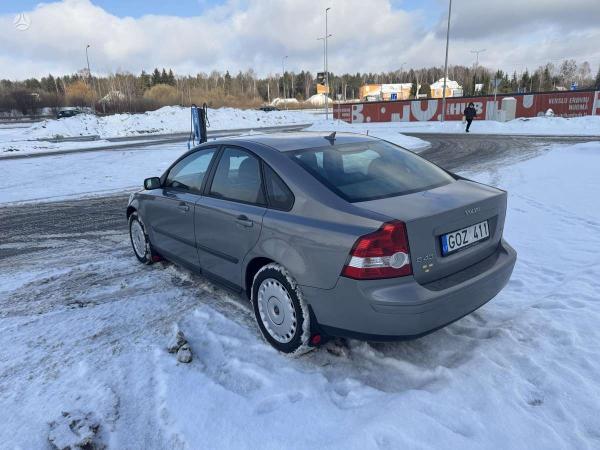 Pelēks Volvo S40 2004 Kauņa, ar dzinēja tilpumu 2.44 L un nobraukumu 195 tūkst. km par 1750 €, foto 3 vietnē AUTOMOTO.COM.LV