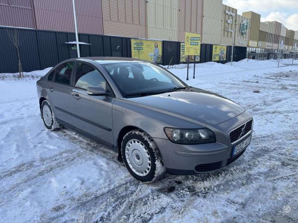Pelēks Volvo S40 2004 Kauņa, ar dzinēja tilpumu 2.44 L un nobraukumu 195 tūkst. km par 1750 €, foto 4 vietnē AUTOMOTO.COM.LV