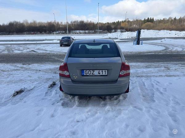 Pelēks Volvo S40 2004 Kauņa, ar dzinēja tilpumu 2.44 L un nobraukumu 195 tūkst. km par 1750 €, foto 8 vietnē AUTOMOTO.COM.LV