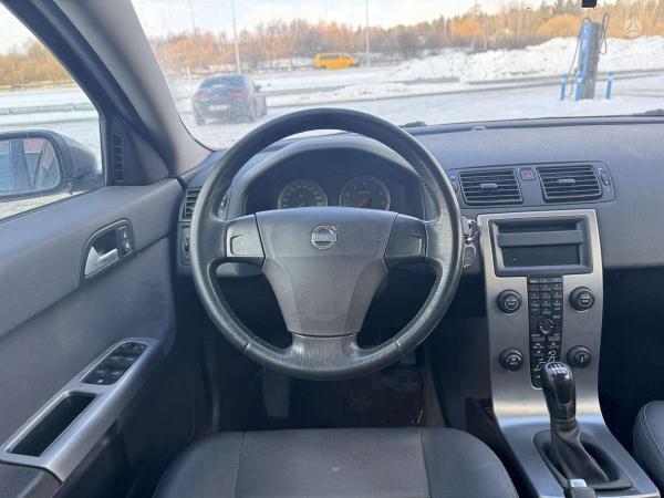 Pelēks Volvo S40 2004 Kauņa, ar dzinēja tilpumu 2.44 L un nobraukumu 195 tūkst. km par 1750 €, foto 10 vietnē AUTOMOTO.COM.LV