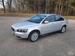 Grey Volvo S40 2004 in Vilnius, with an engine capacity of 2.00 L and mileage of 228 thousand km for 1080 €, photo  on AUTOMOTO.COM.LV