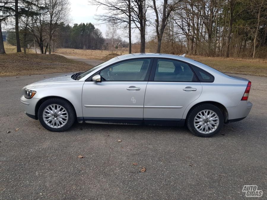 Grey Volvo S40 2004 in Vilnius, with an engine capacity of 2.00 L and mileage of 228 thousand km for 1080 €, photo 2 on AUTOMOTO.COM.LV