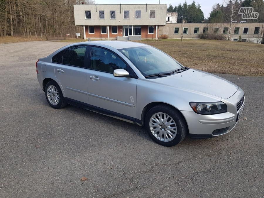 Grey Volvo S40 2004 in Vilnius, with an engine capacity of 2.00 L and mileage of 228 thousand km for 1080 €, photo 4 on AUTOMOTO.COM.LV