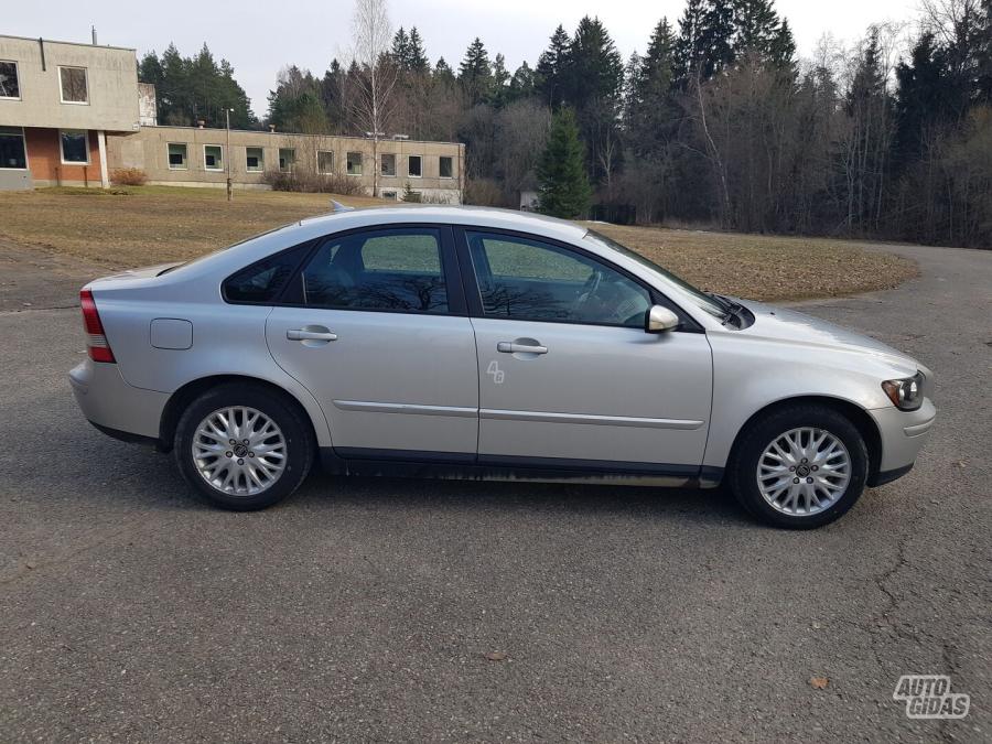Grey Volvo S40 2004 in Vilnius, with an engine capacity of 2.00 L and mileage of 228 thousand km for 1080 €, photo 5 on AUTOMOTO.COM.LV
