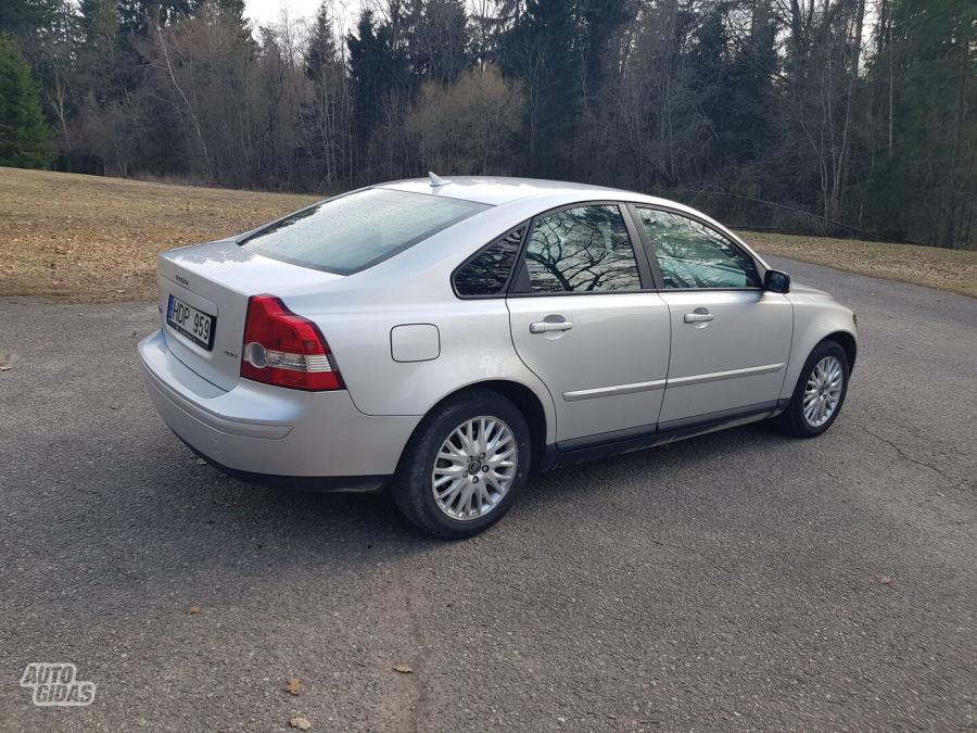 Grey Volvo S40 2004 in Vilnius, with an engine capacity of 2.00 L and mileage of 228 thousand km for 1080 €, photo 6 on AUTOMOTO.COM.LV